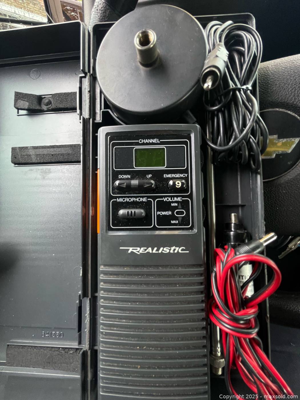 Realistic TRC-409 40-Channel Emergency CB Radio | Maxsold