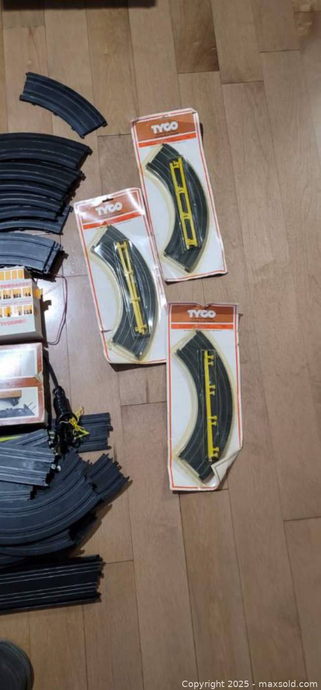 Aurora AFX and Tyco HO slot car racetrack bundle | Maxsold