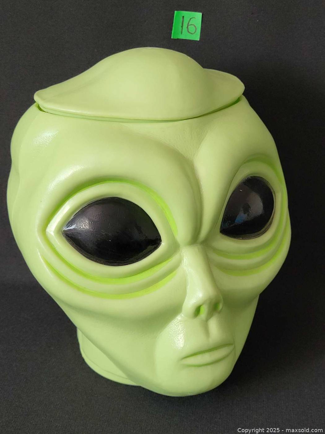 Vintage green alien head plastic display cookie jar | Maxsold
