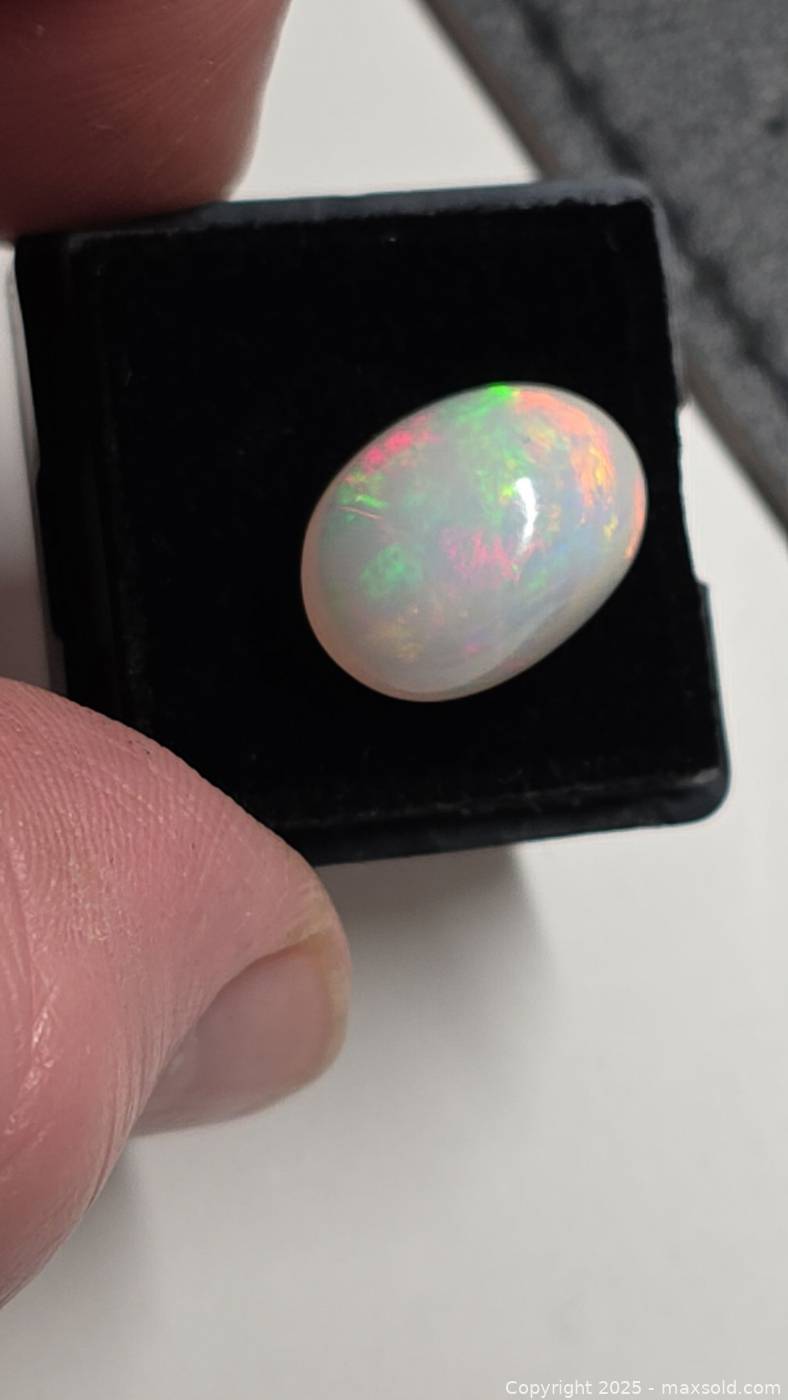 Natural AAA untreated Ethiopian opal cabochon 6.31ct | Maxsold