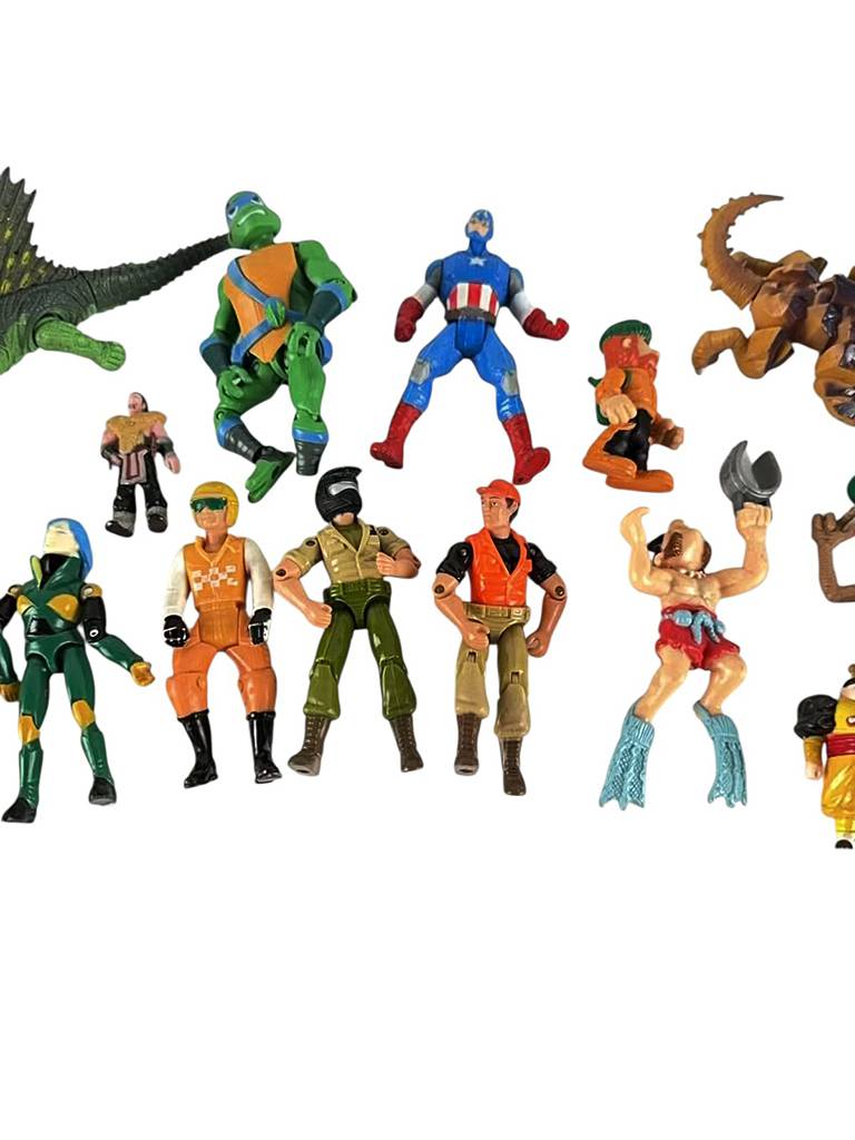 Lot of loose action figures and toy dinosaurs | Maxsold
