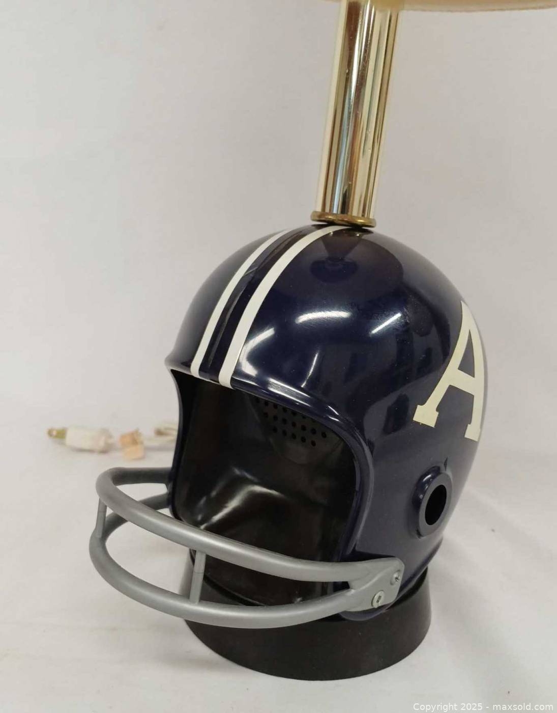 Toronto Argonauts helmet table lamp | Maxsold