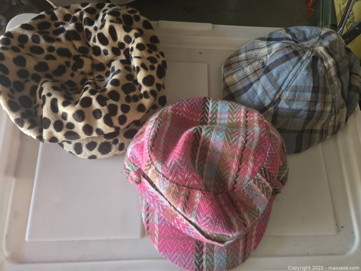 Women’s patterned hats, 3 pieces | Maxsold