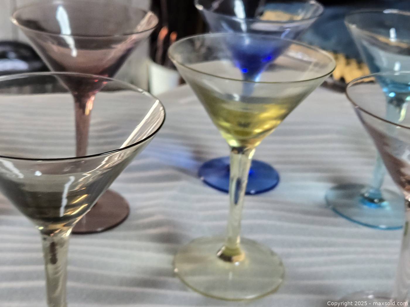 Set of 8 colored glass martini glasses | Maxsold