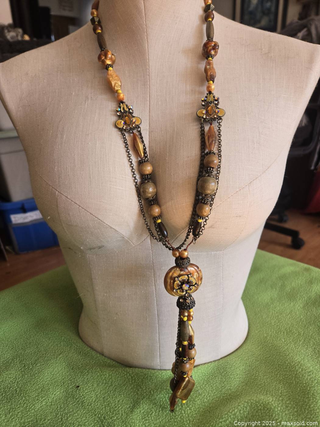Long floral statement necklace | Maxsold
