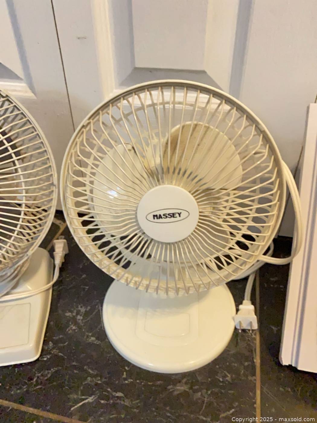Sunbeam Twin Window Fan & 2 Table Fans | Maxsold