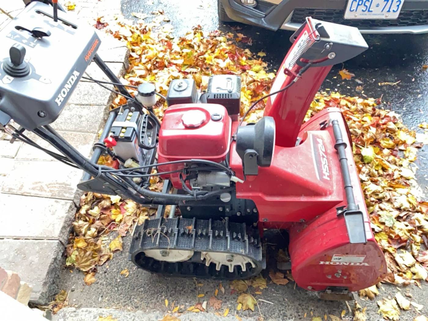 Honda HSS724 snow blower for repair/parts | Maxsold