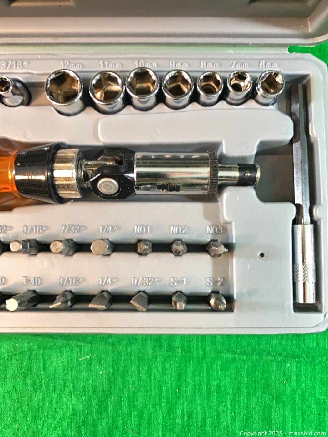 Sears 40-piece socket and screwdriver bit set | Maxsold