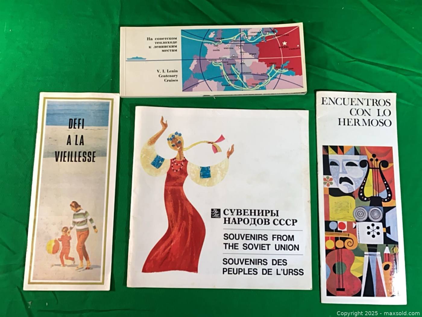 Soviet USSR multilingual propaganda pamphlets | Maxsold