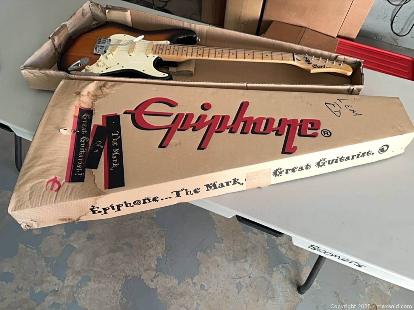 Cort Strat-style electric guitar sunburst | Maxsold