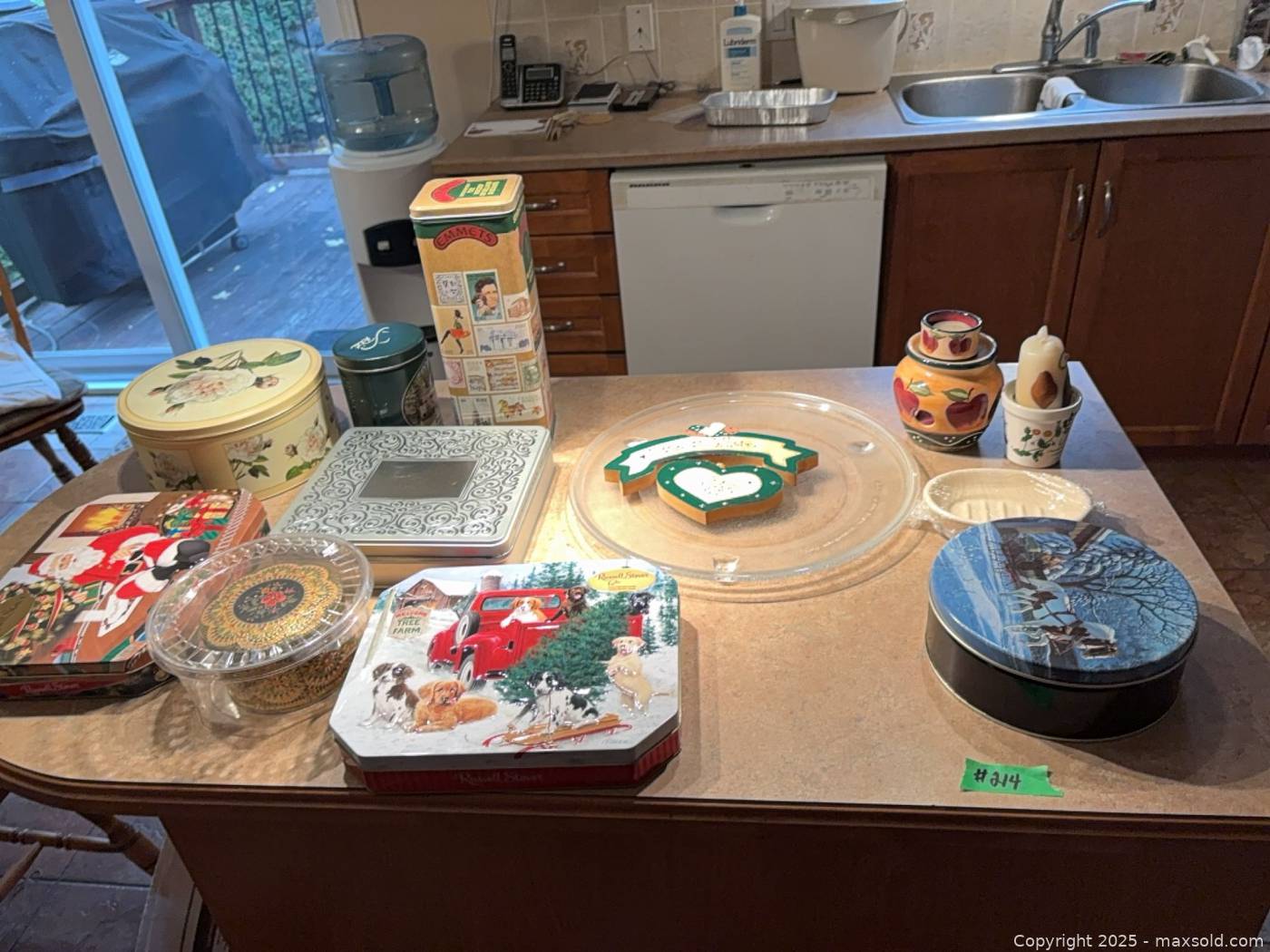 Assorted Christmas metal tins and small decor | Maxsold