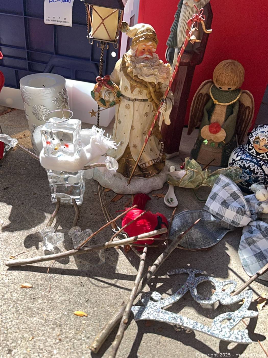 Christmas decorations assortment | Maxsold