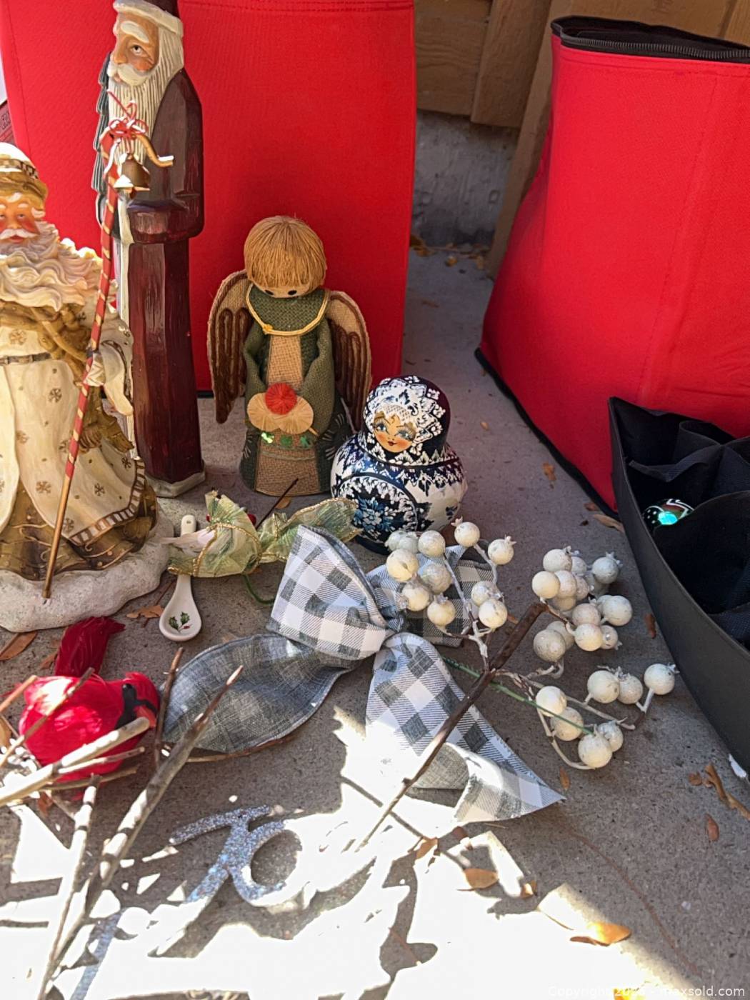 Christmas decorations assortment | Maxsold