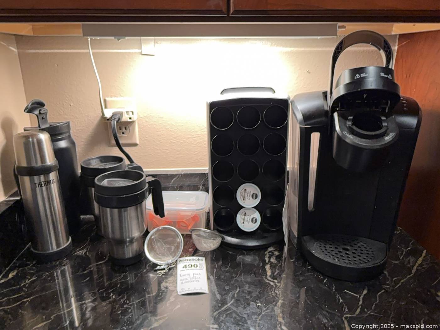 Keurig 2.0 coffee maker with accessories | Maxsold