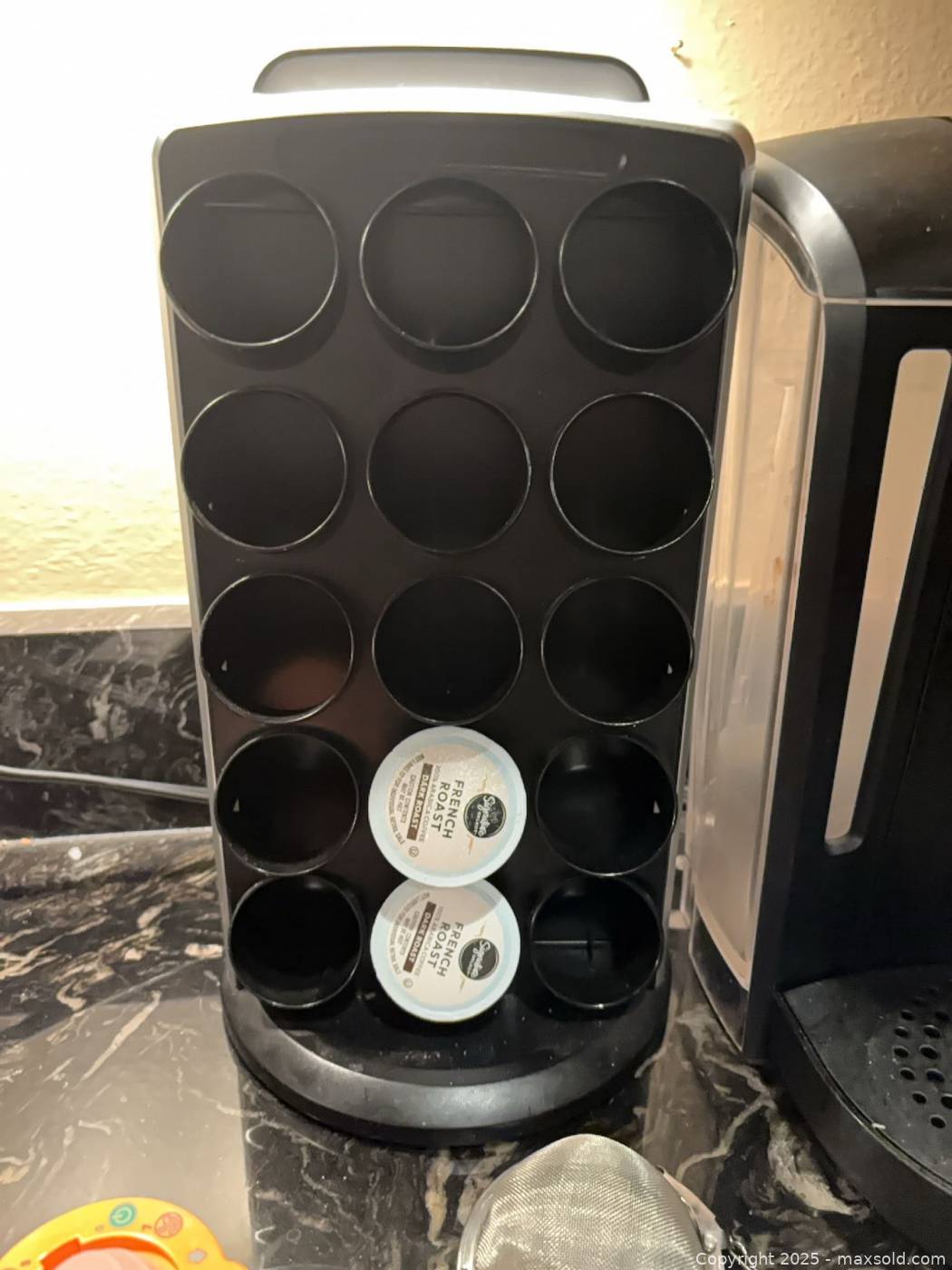 Keurig 2.0 coffee maker with accessories | Maxsold