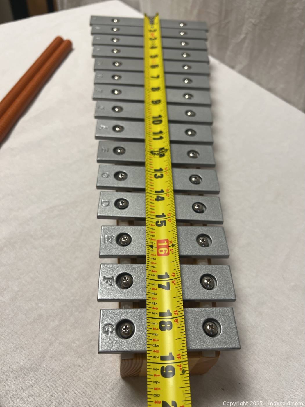 Metallic xylophone, wood base, 2 mallets | Maxsold