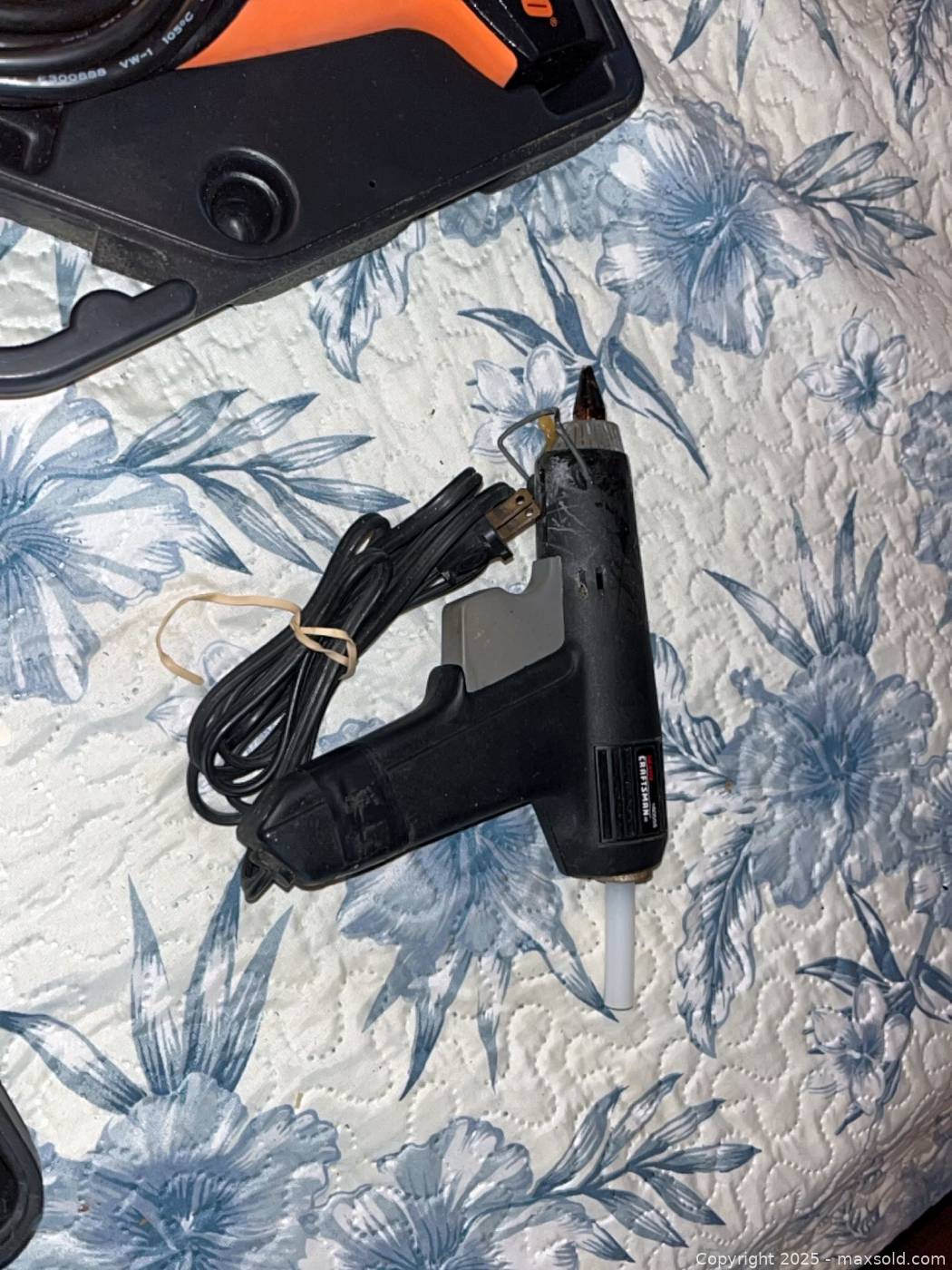 Cordless drill, PowerShot Pro staple gun, Craftsman glue gun | Maxsold