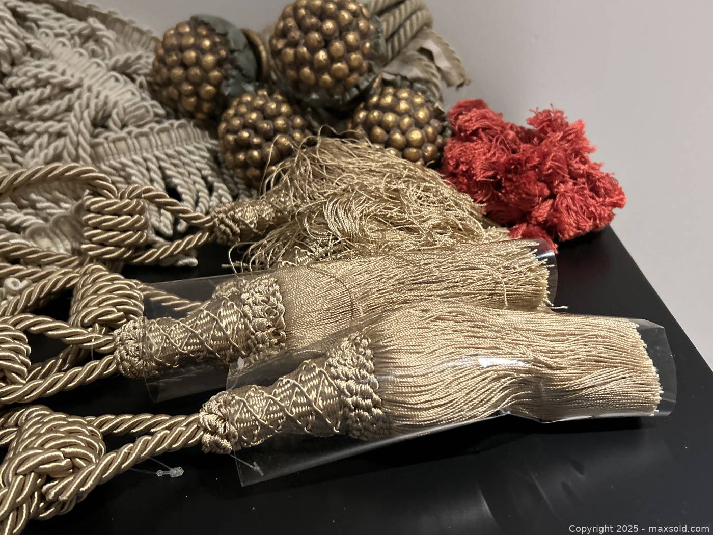 Curtain tassels, rope fringes and finials | Maxsold