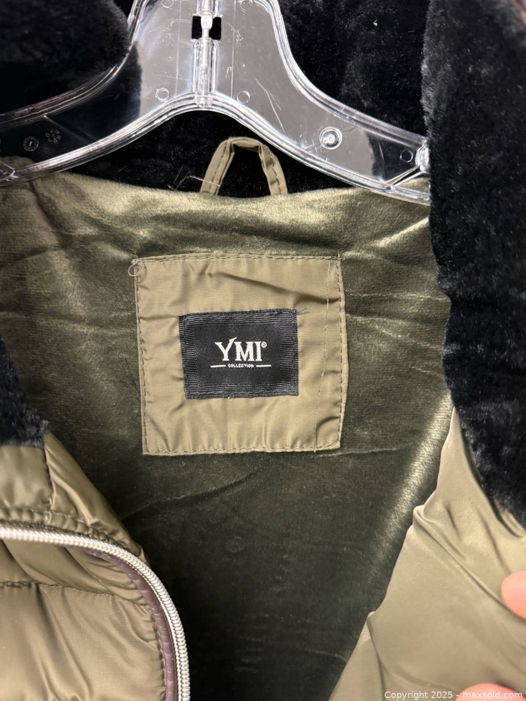 YMI women’s green insulated hooded vest L | Maxsold