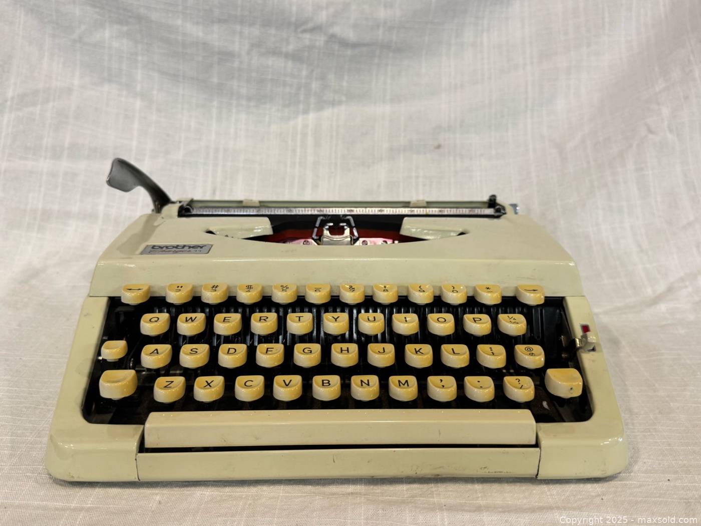 1970s Brother Charger 11 manual typewriter | Maxsold