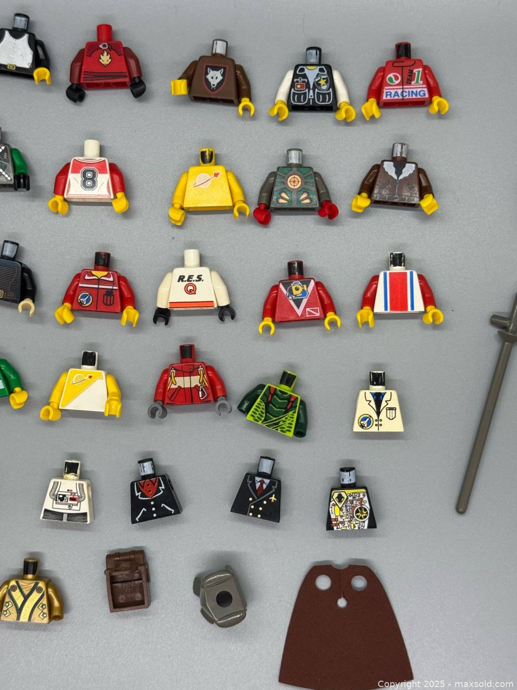 LEGO minifigure torsos and accessories | Maxsold