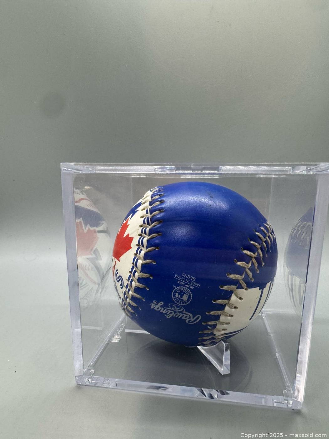 Toronto Blue Jays Rawlings soft core baseball with display case | Maxsold