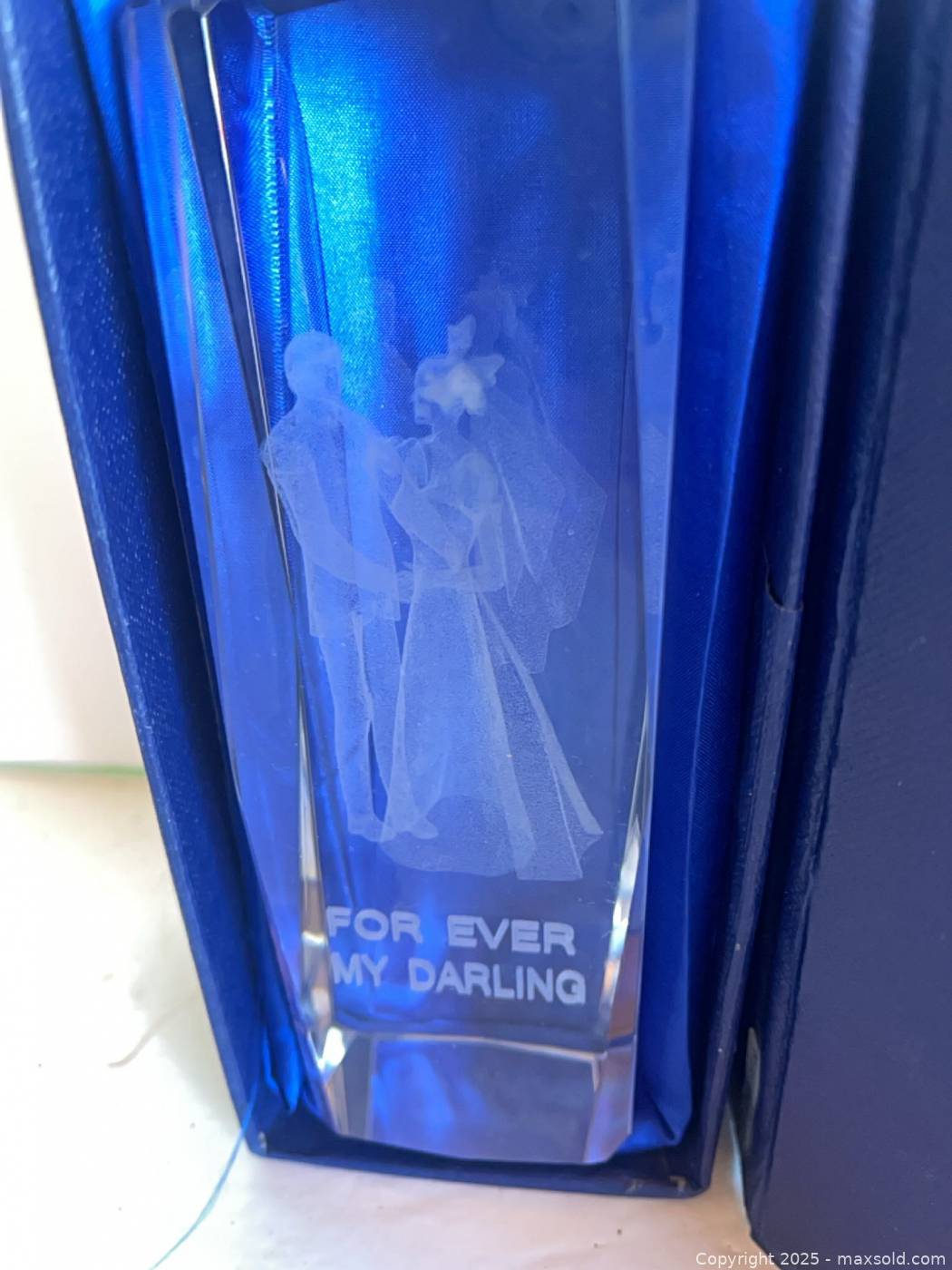3D laser-etched crystal bride & groom keepsake | Maxsold