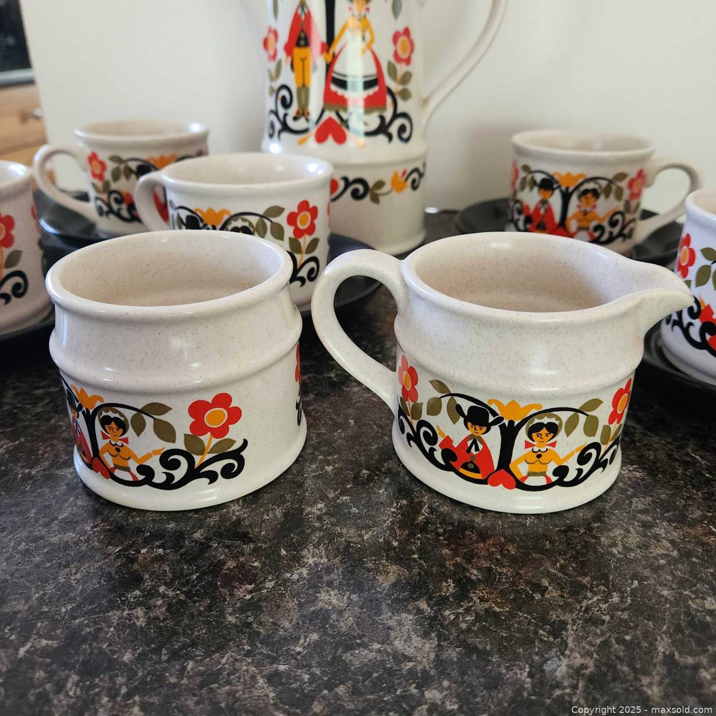 Sadler Folk Love ceramic tea/coffee set | Maxsold