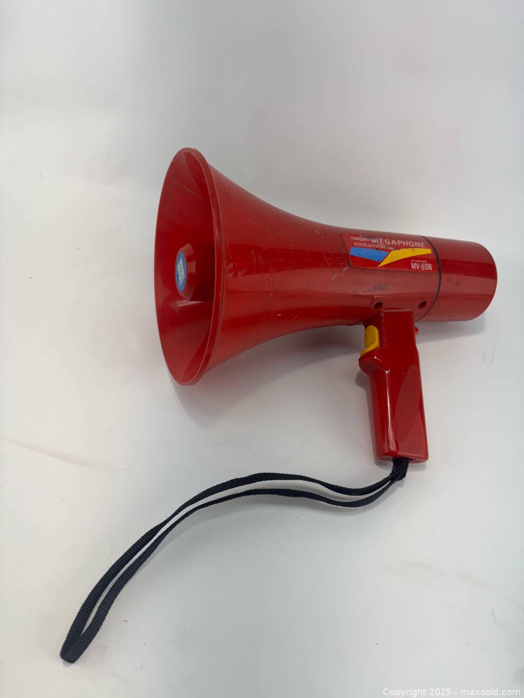 Vintage red handheld megaphone MV-6SN | Maxsold