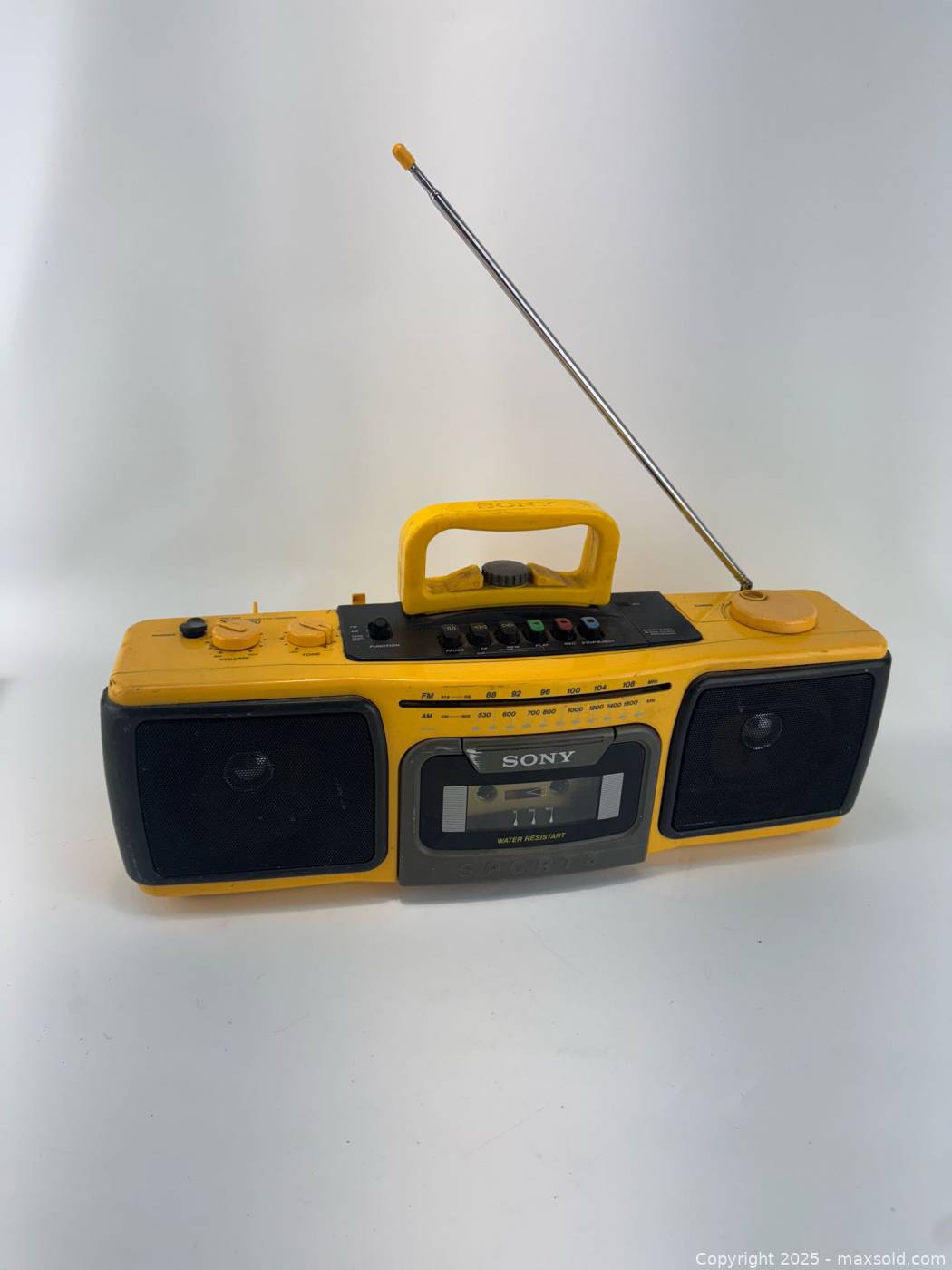 Sony yellow portable cassette AM/FM boombox | Maxsold