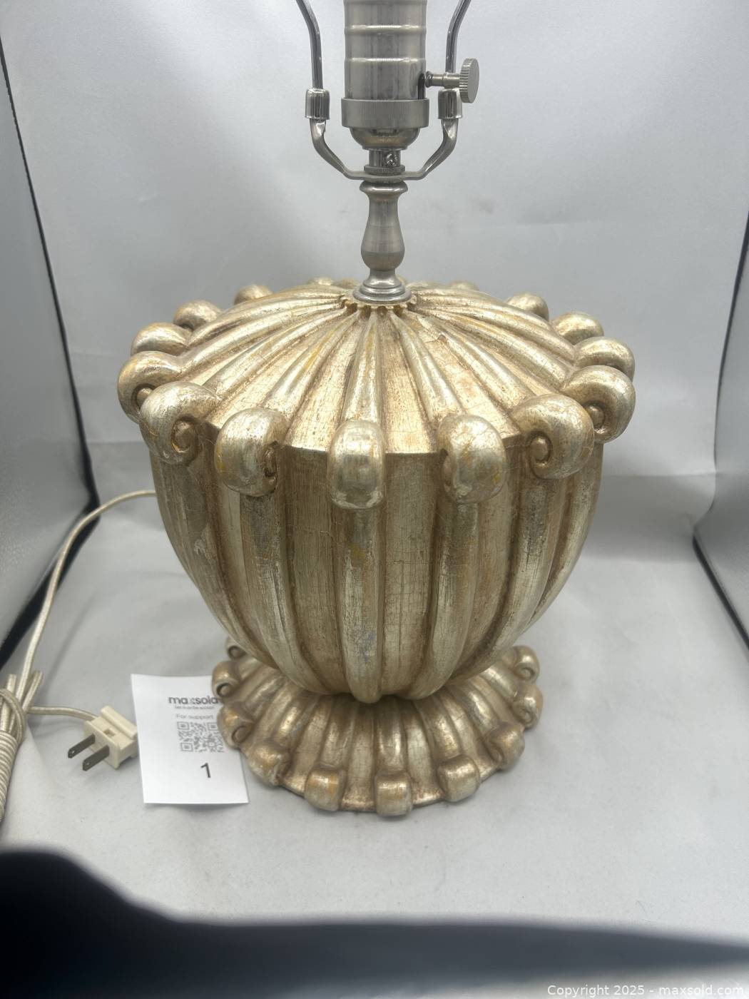 Fluted white gold urn-form table lamp | Maxsold