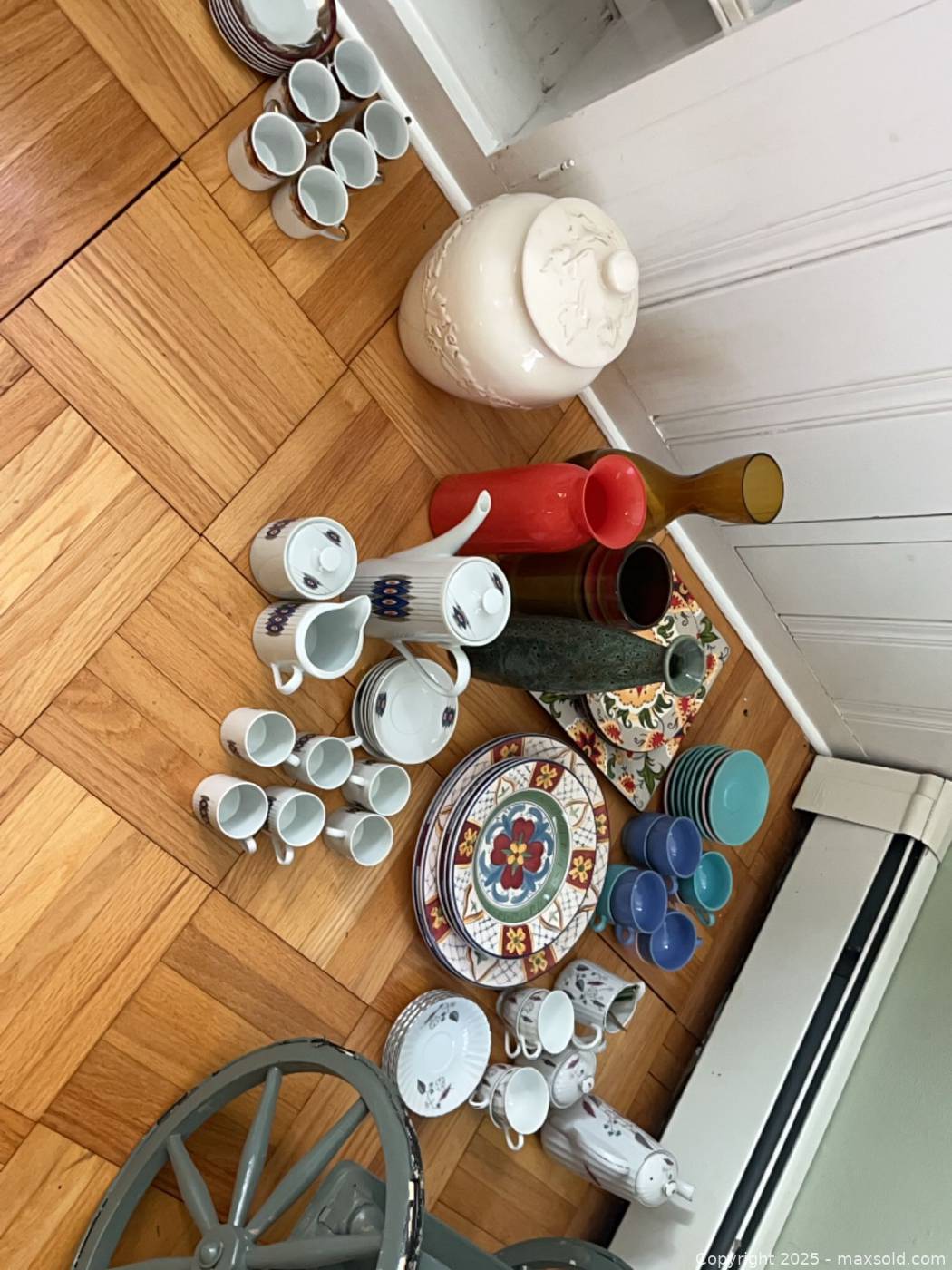 Mixed Ceramic Dinnerware, Serveware & Cups ~50 pcs | Maxsold