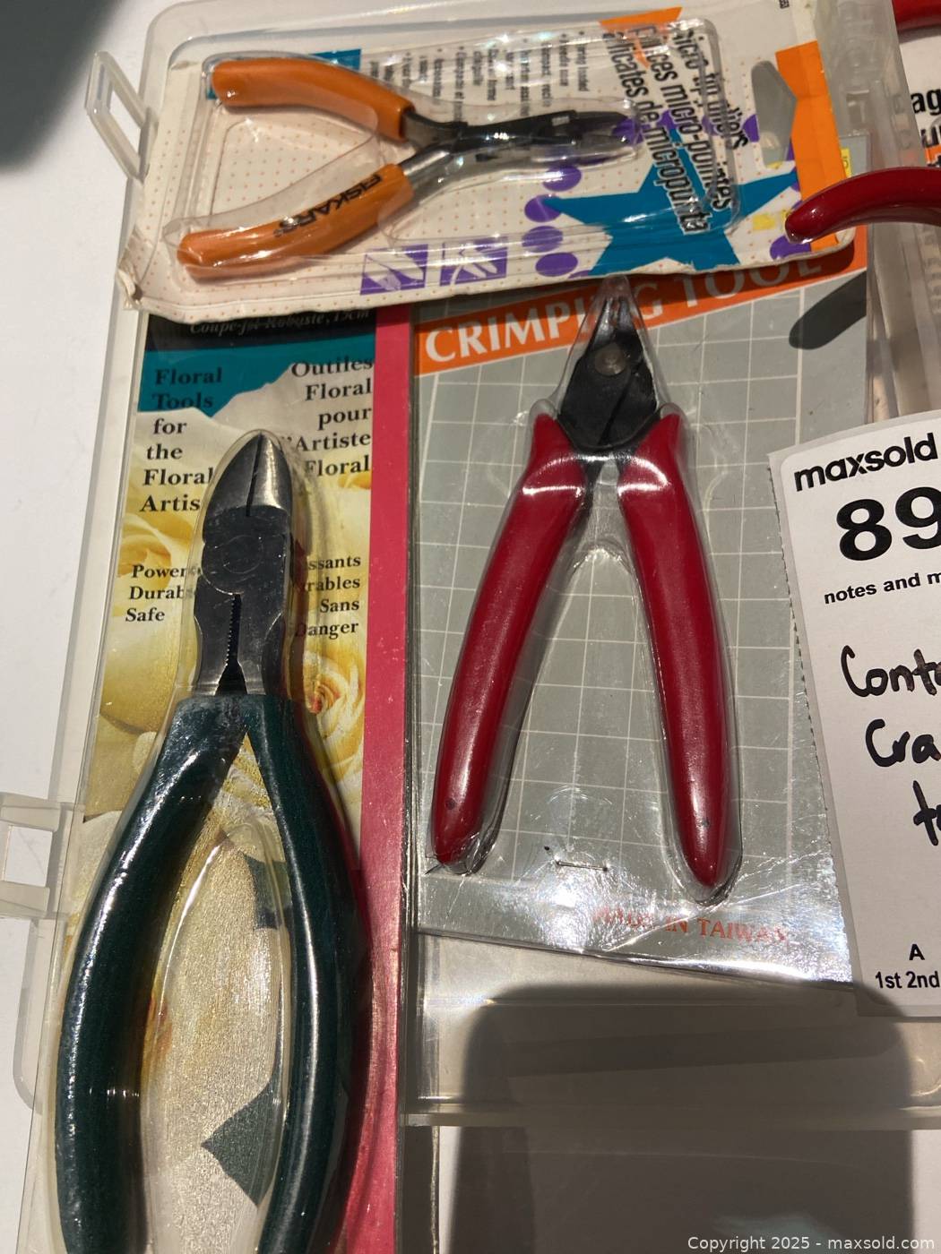 Assorted crafting pliers and cutters | Maxsold