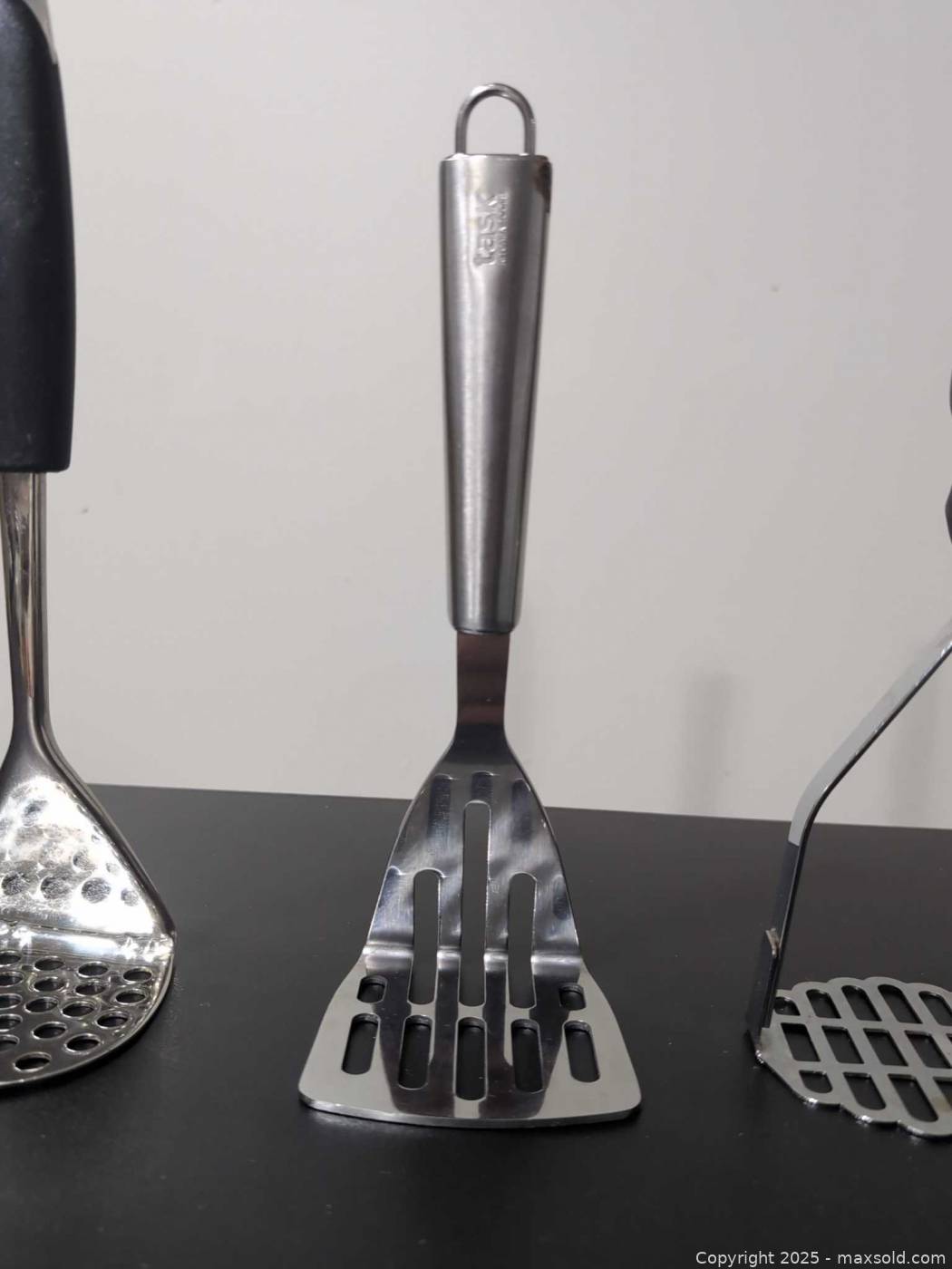 5 Potato Mashers Assorted Styles | Maxsold