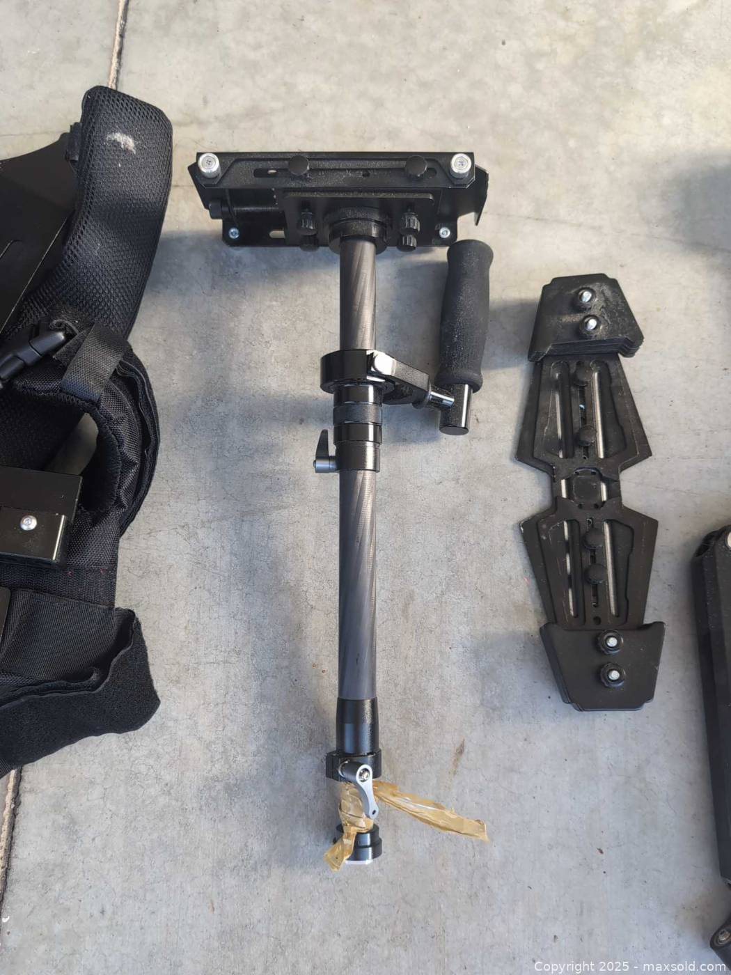 Steadicam-compatible body-mounted camera stabilizer kit | Maxsold