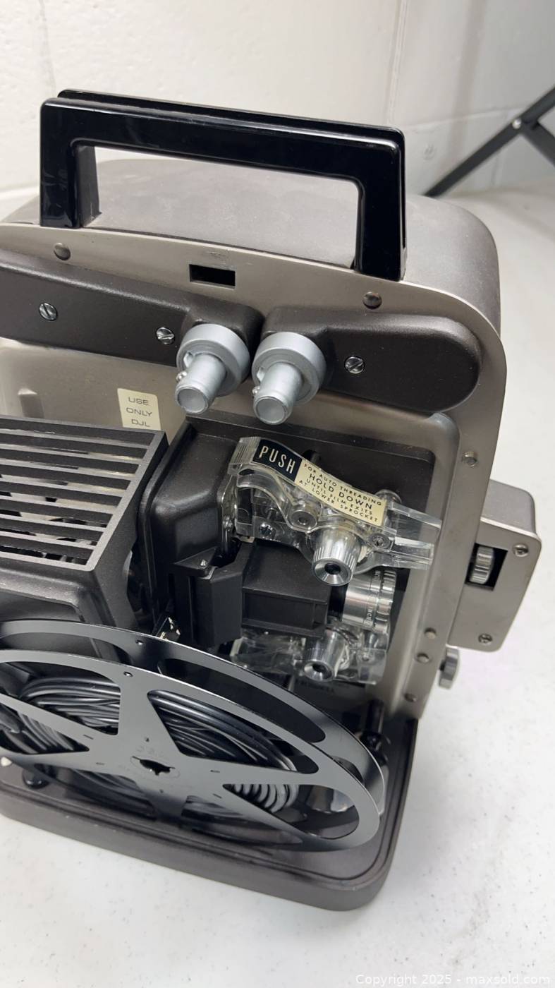 Bell & Howell model 346 Super 8 movie projector | Maxsold