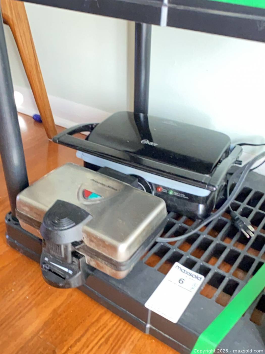 Proctor Silex Waffle Maker and Oster Sandwich Grill | Maxsold