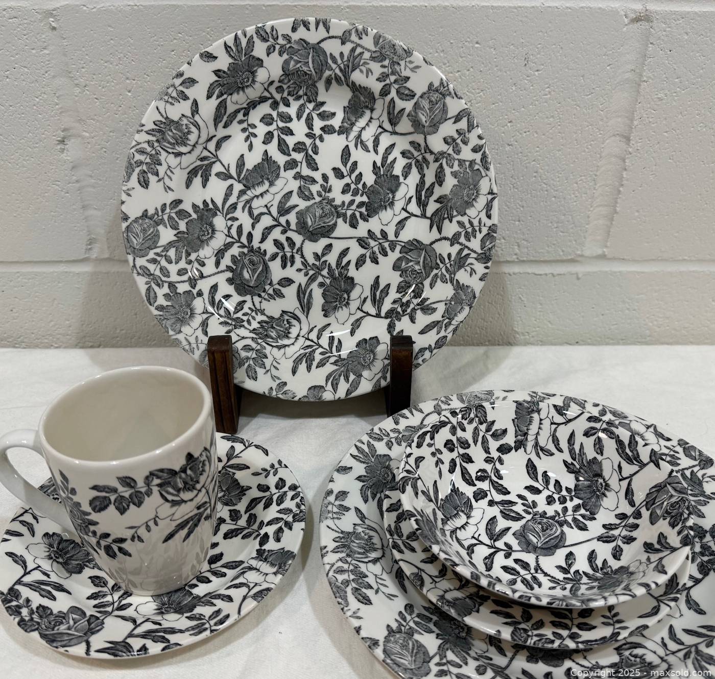 6-Piece Churchill Black Peony Dinnerware | Maxsold