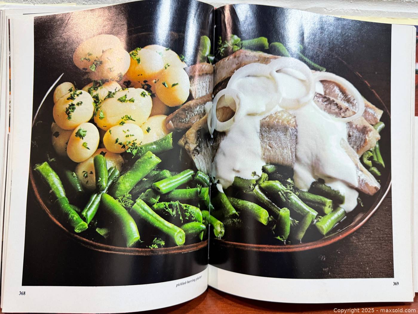 The Encyclopedia of Creative Cooking hardcover cookbook | Maxsold