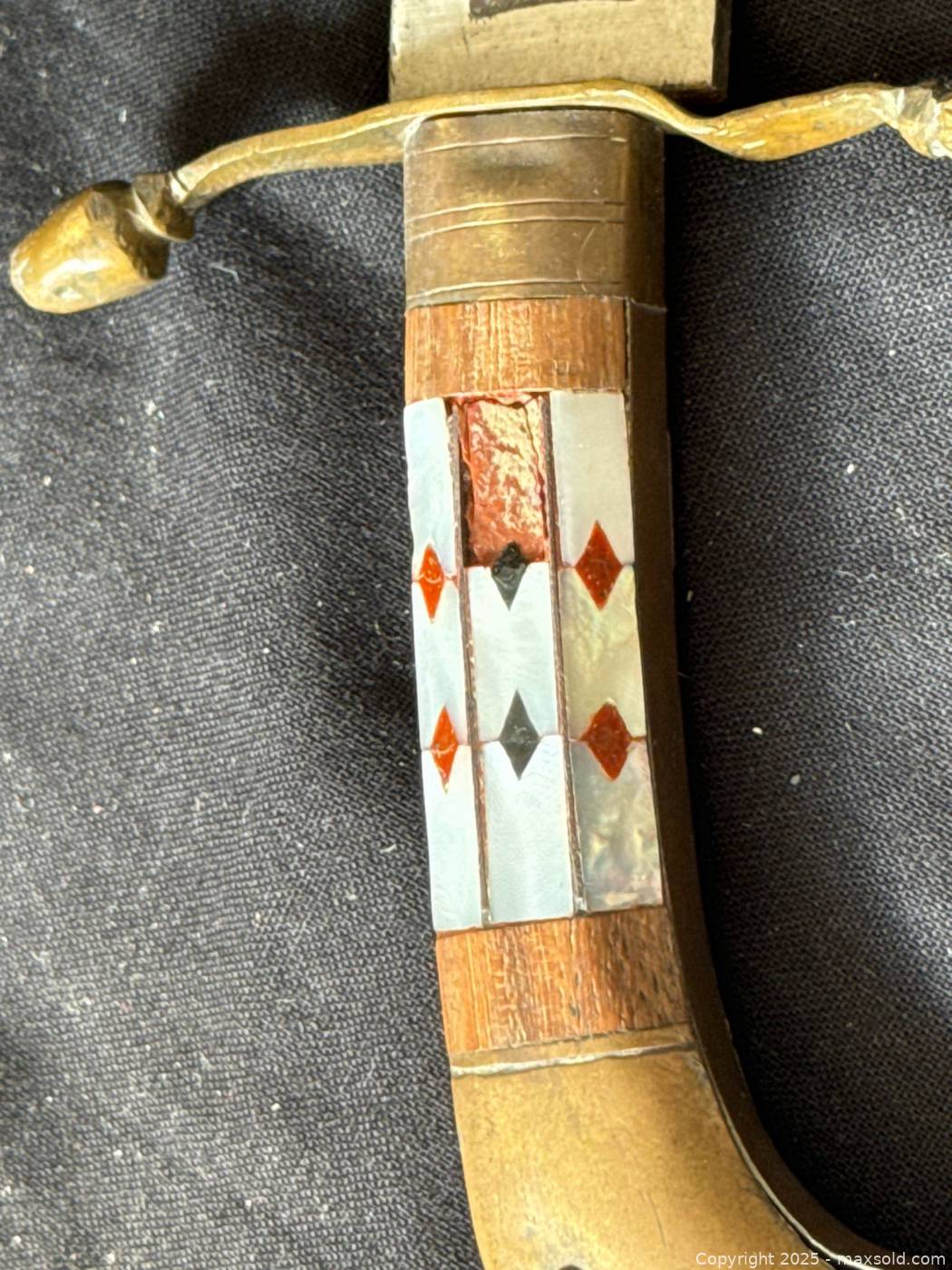 Vintage curved blade dagger with mother-of-pearl handle | Maxsold