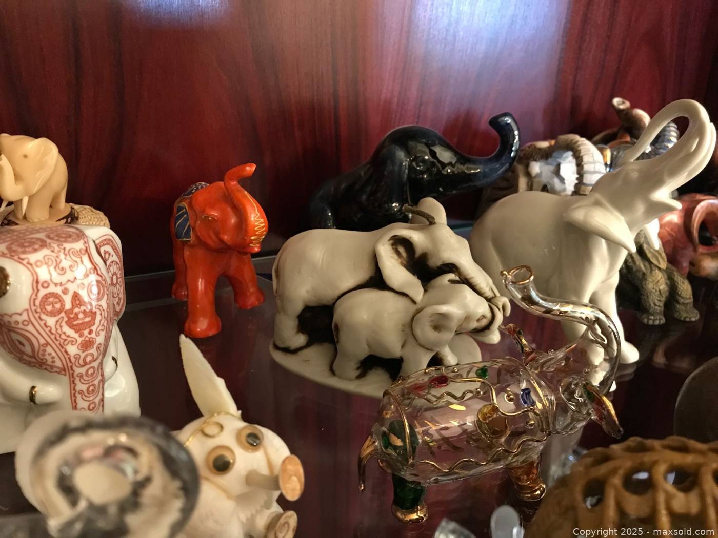 Elephant figurine collection | Maxsold