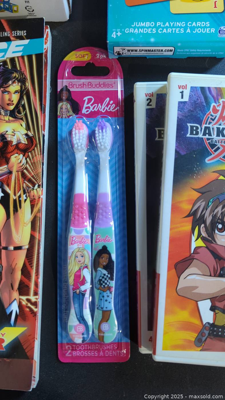 Disney playing cards, comics, toothbrush set, nightlight | Maxsold
