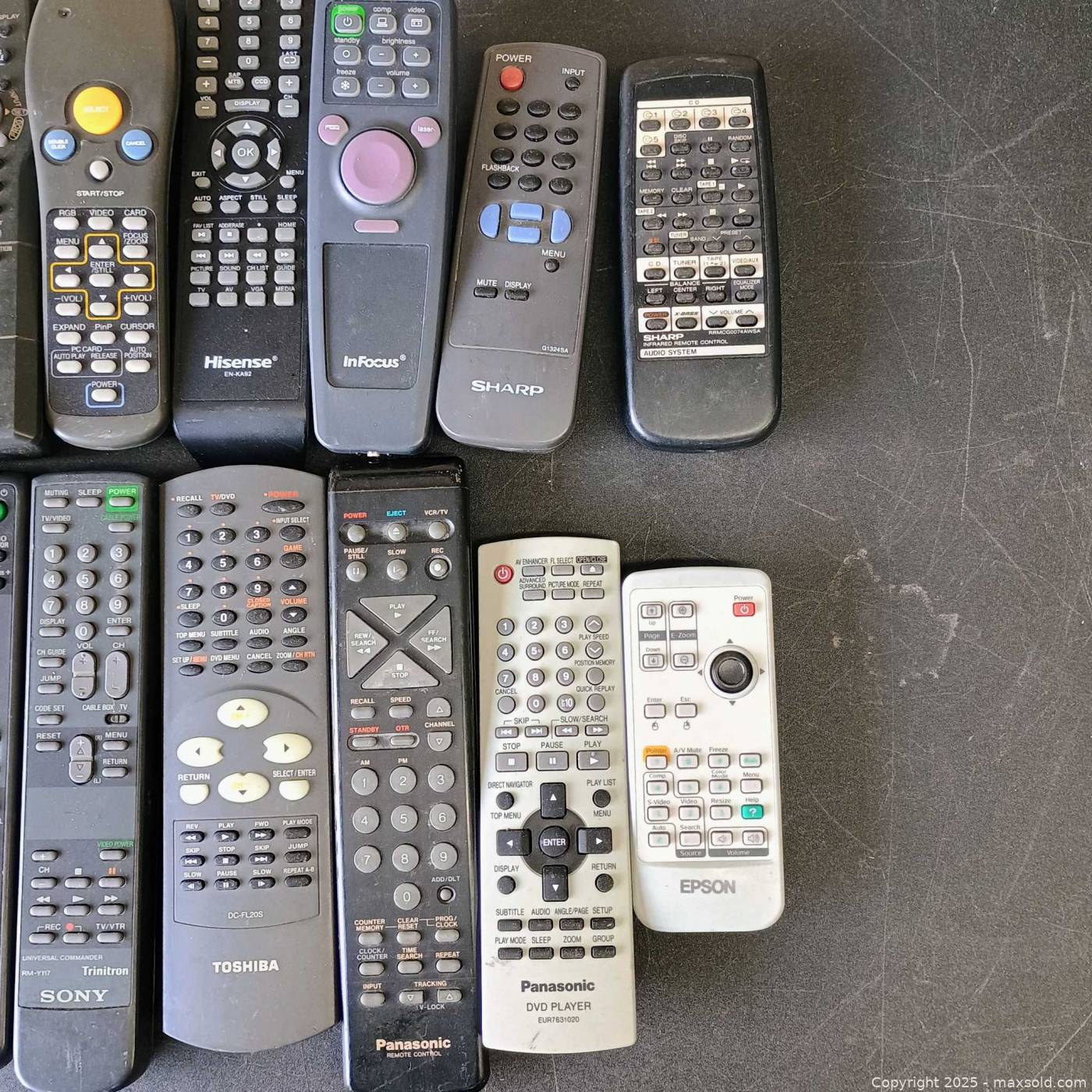 Assorted remote controls, 12 units | Maxsold