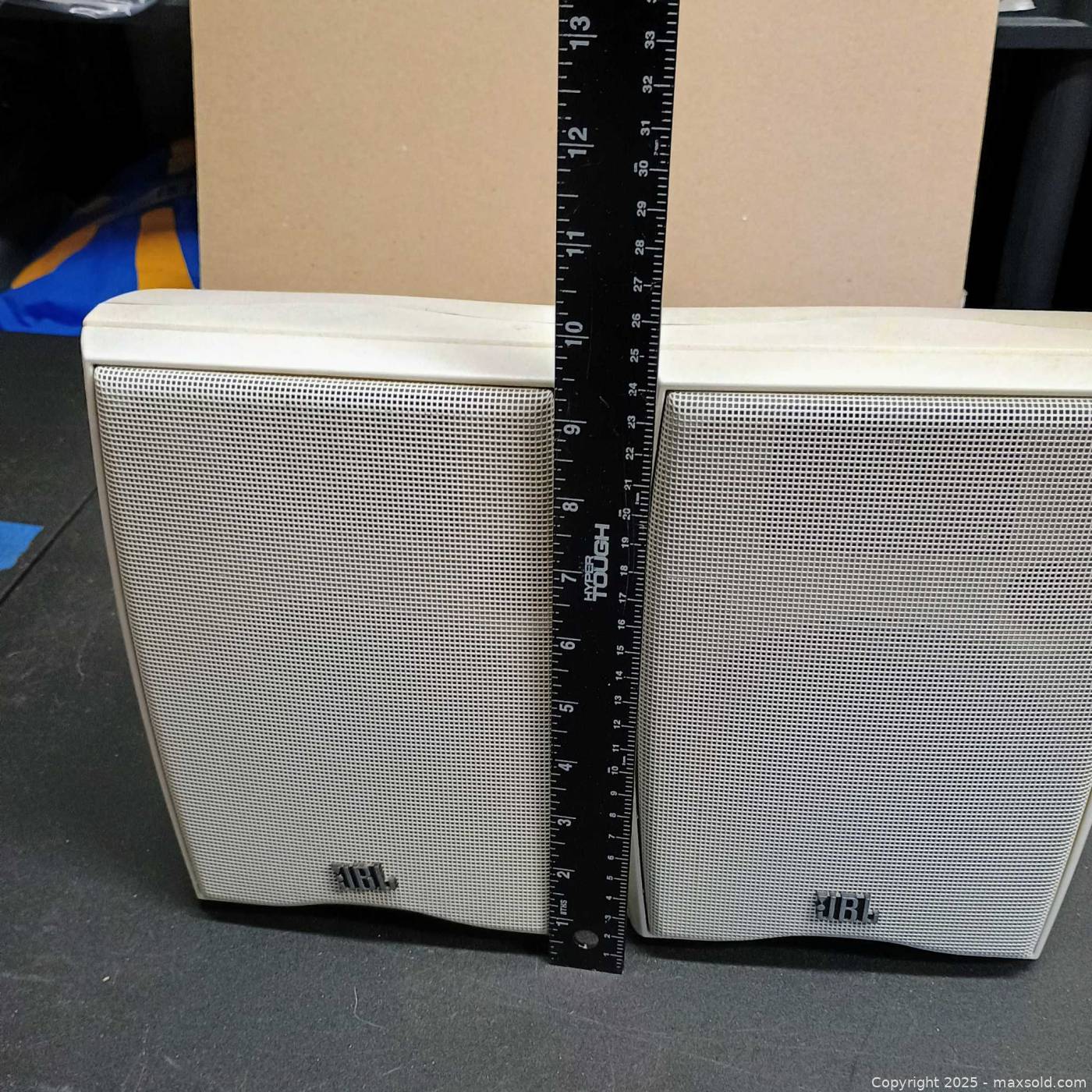 Pair JBL bookshelf speakers with wires | Maxsold