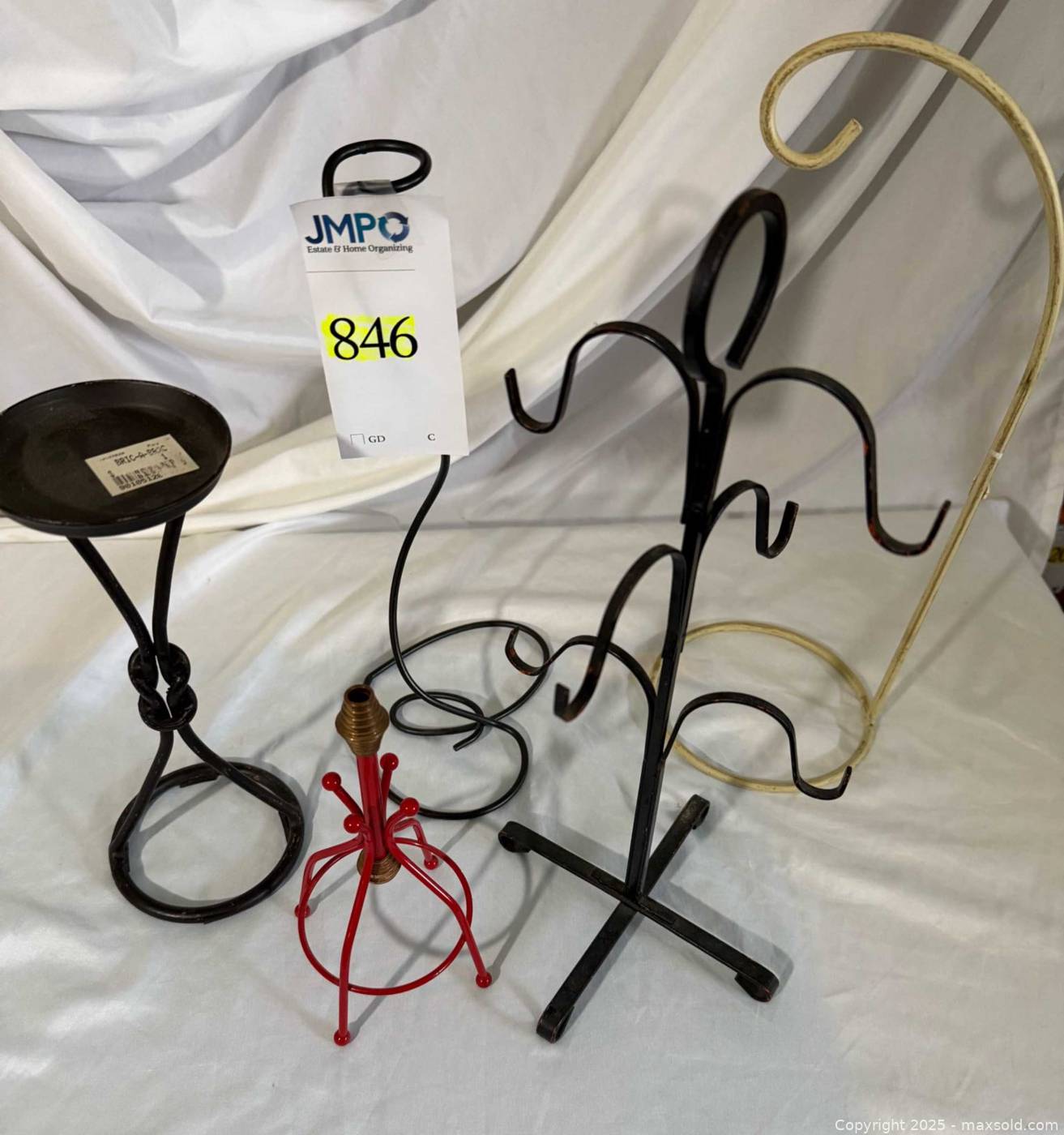 Assorted metal wire stands and racks | Maxsold