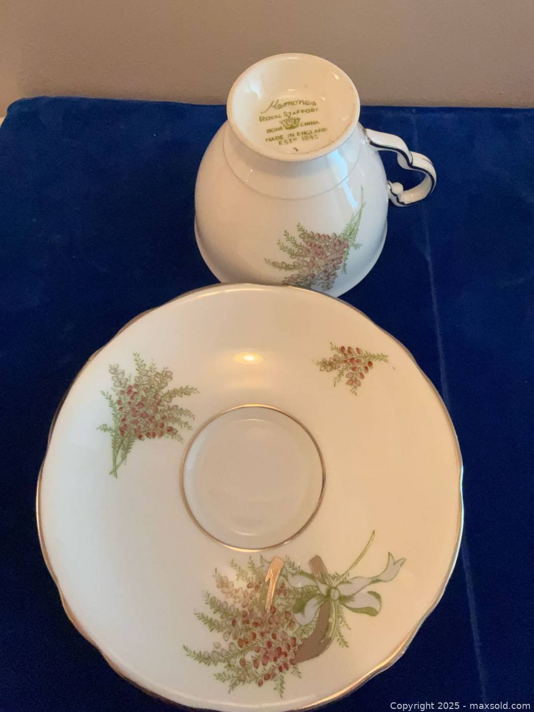 Eight bone china teacups with saucers plus extra saucer | Maxsold
