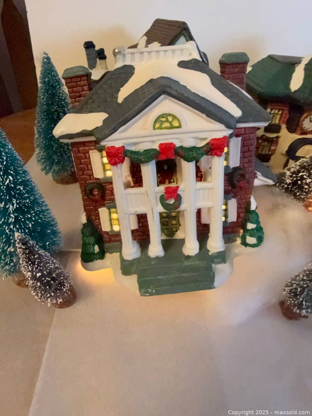 Ceramic lighted Christmas village set | Maxsold