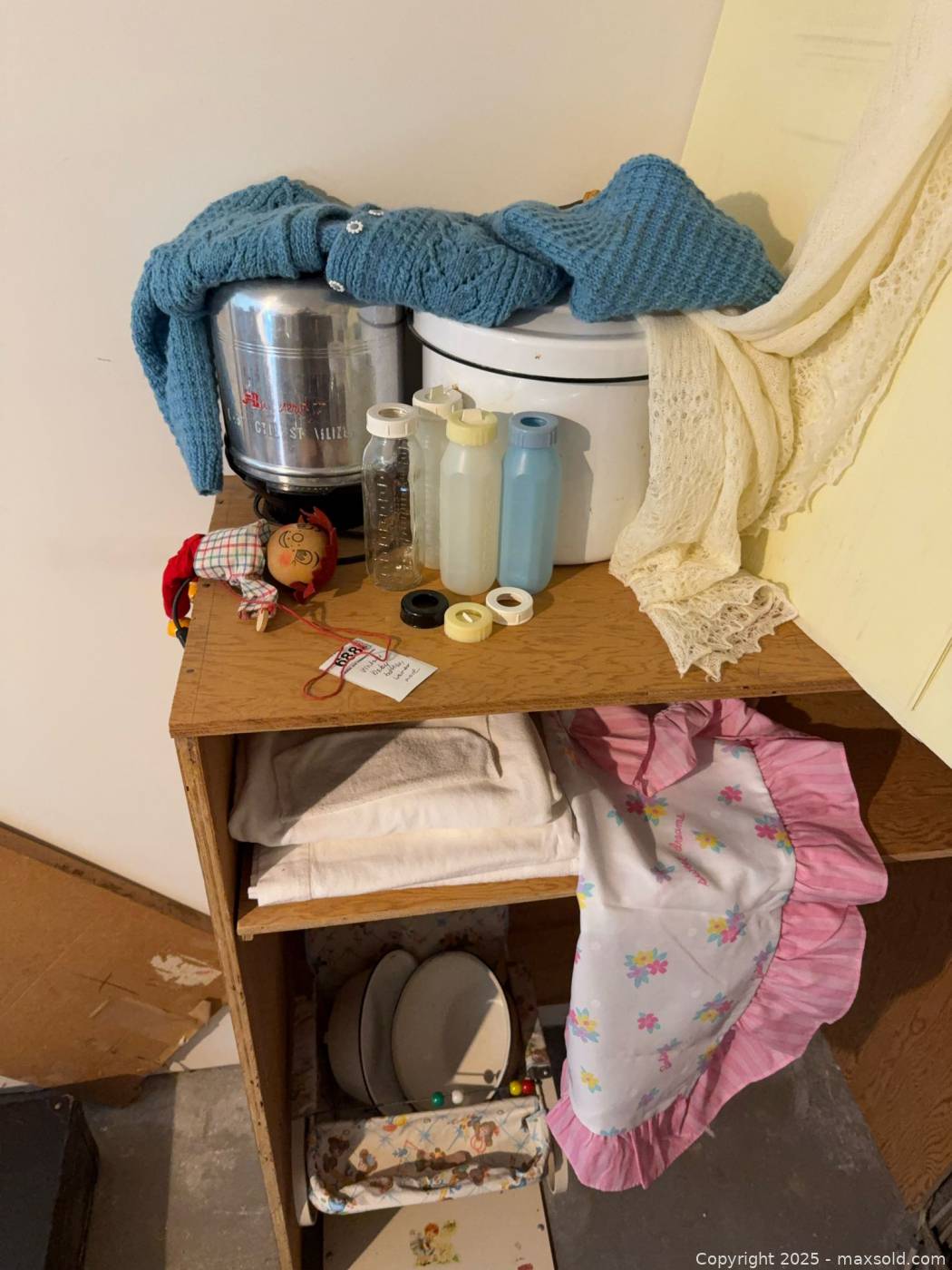 Mixed household and nursery items | Maxsold