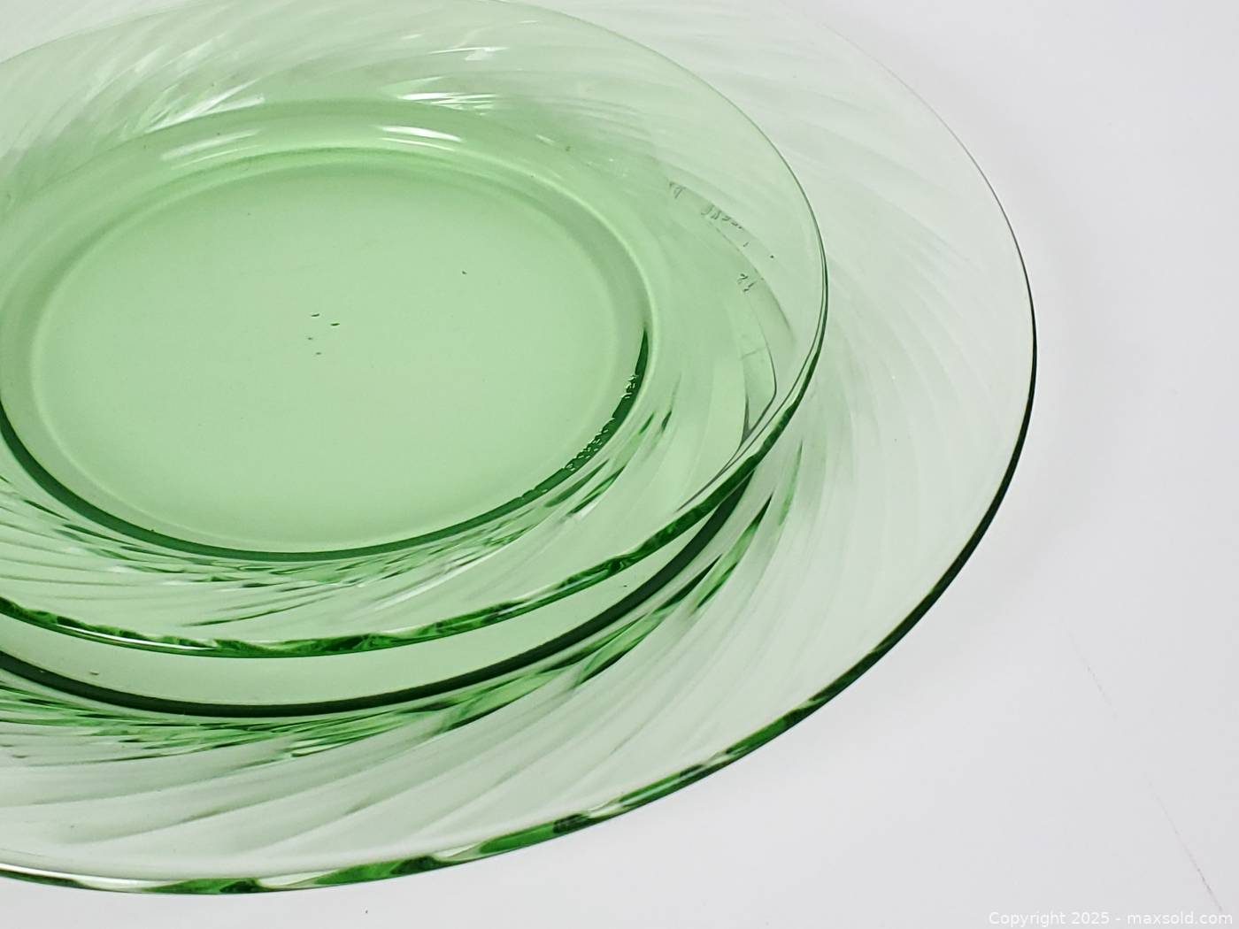Pyrex Festiva Spring Green Swirl Rim Plates Set of 7 | Maxsold
