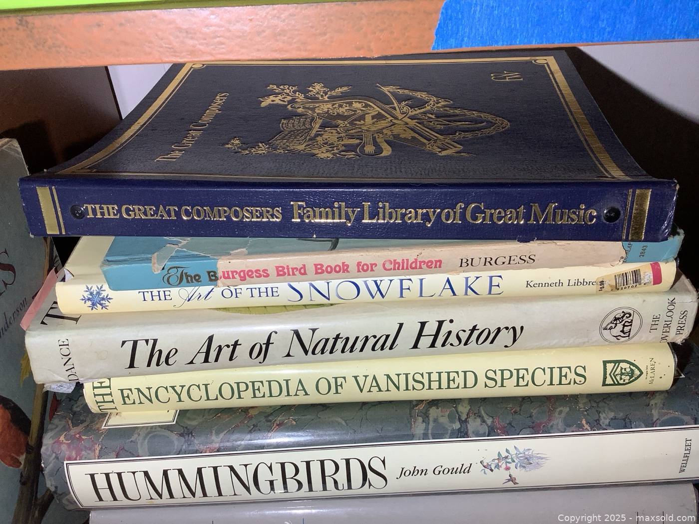 Large coffee table books | Maxsold